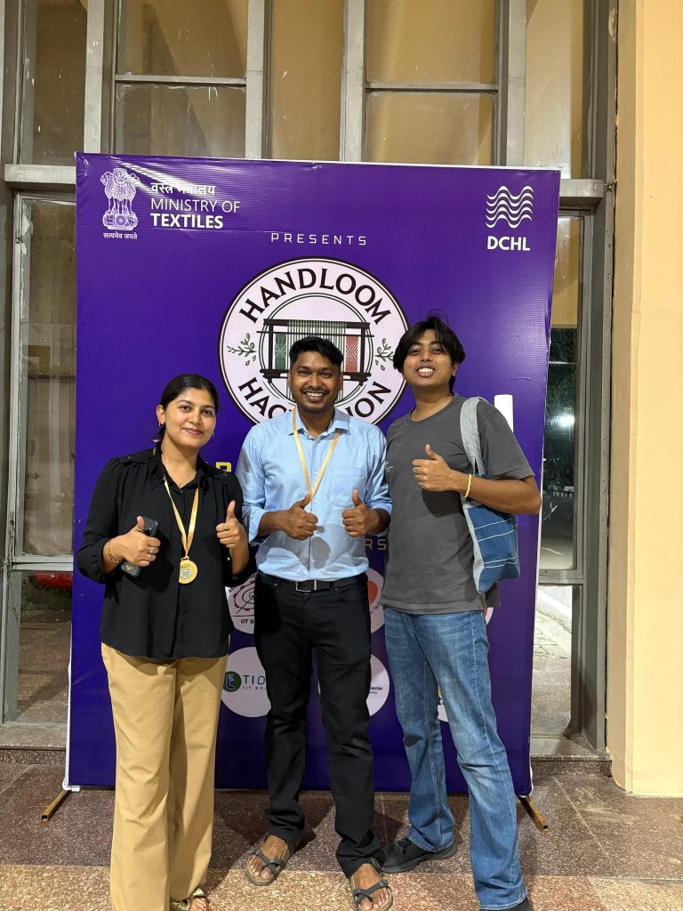 UoH Scholar Wins Big: Diksha Rai Secures 1st Prize in National Handloom ...