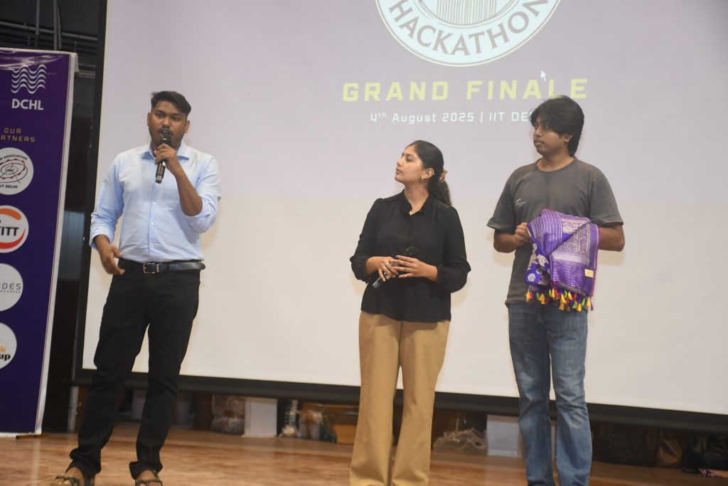 UoH Scholar Wins Big: Diksha Rai Secures 1st Prize in National Handloom ...